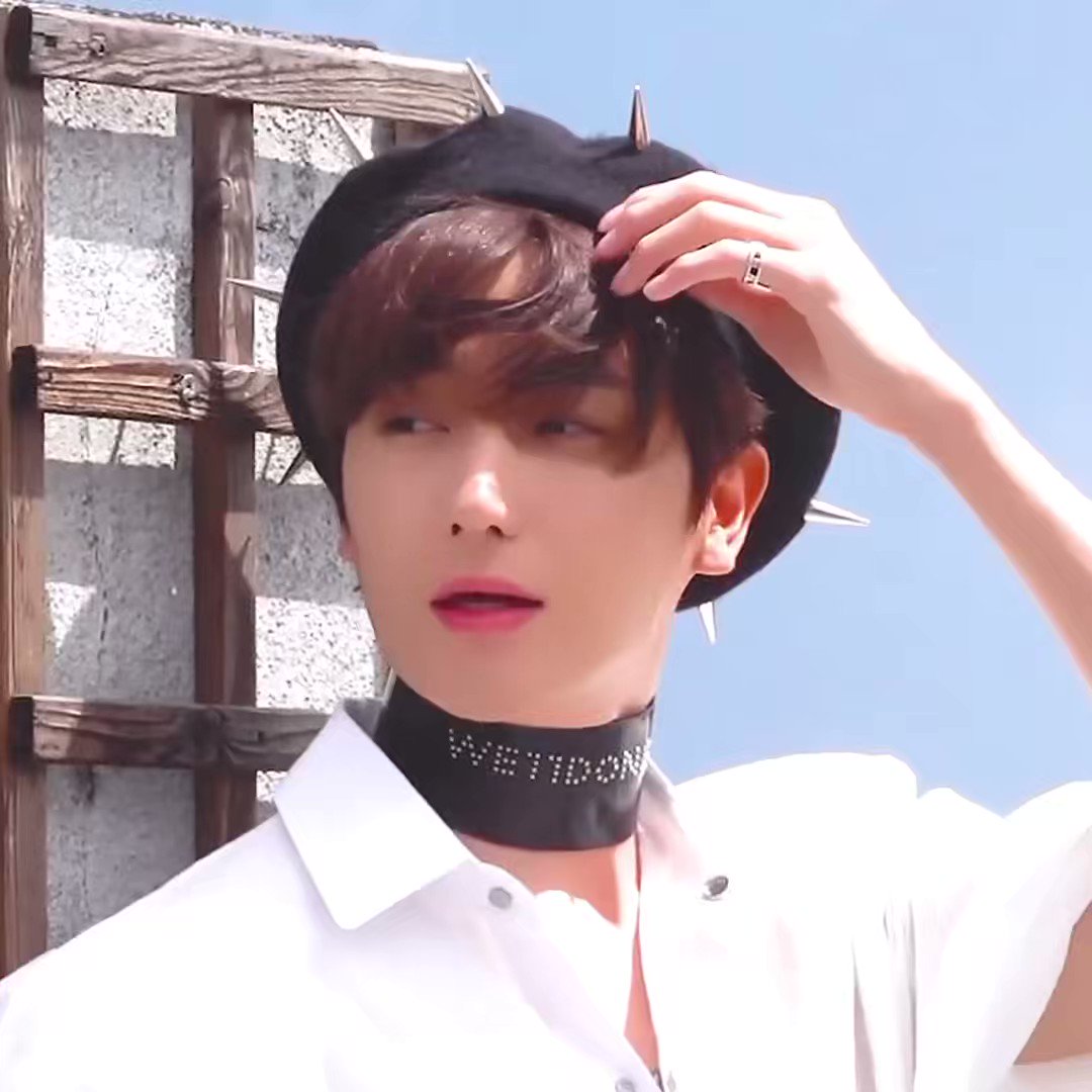바람 때문에 눈 감은거봐 너무 귀여워 ㅠㅠ 현재쨈 Tbzzzam
