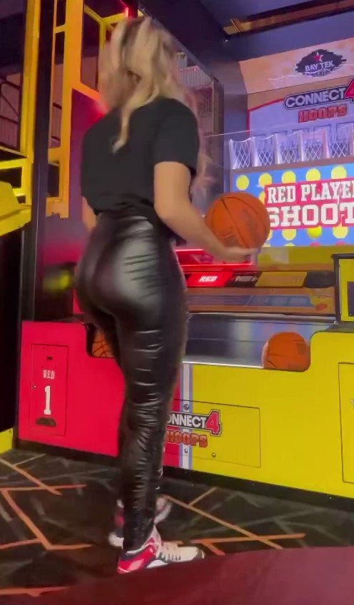 Jerk To Divas On Twitter Tay Ass