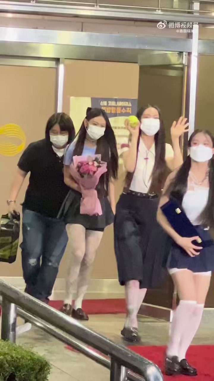 NewJeans Loops 🐇 on Twitter: "Bringing back this legendary fancam #뉴진스 #해린 #Haerin #MAMAVOTE # ...