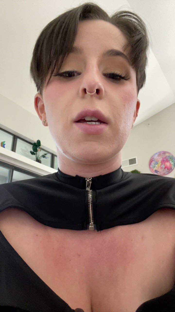 cult of QT on Twitter: "@VanityChastain I’m just built DIFFERENT *cries in almost 3 decades of ...