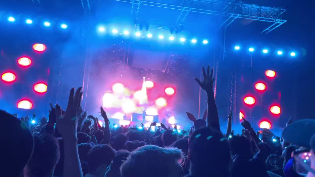 reiinapop fattening arc 🍰🧁🧋 on Twitter: "@LUCALUSH I went and the crowd was fucking insane, 10k ...