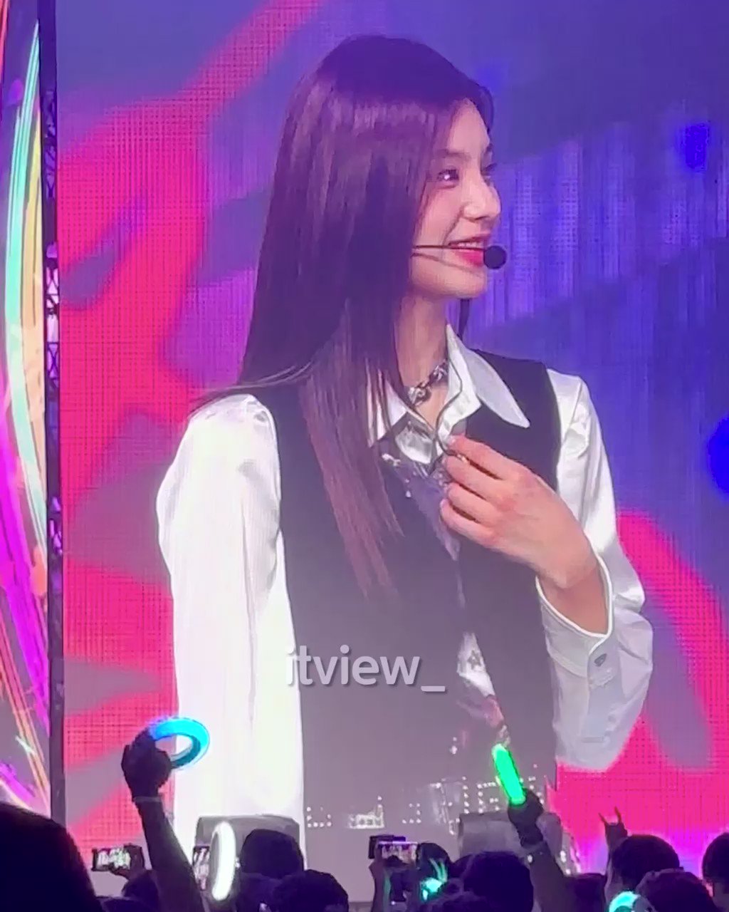 @jennbizen/ITZY / Twitter