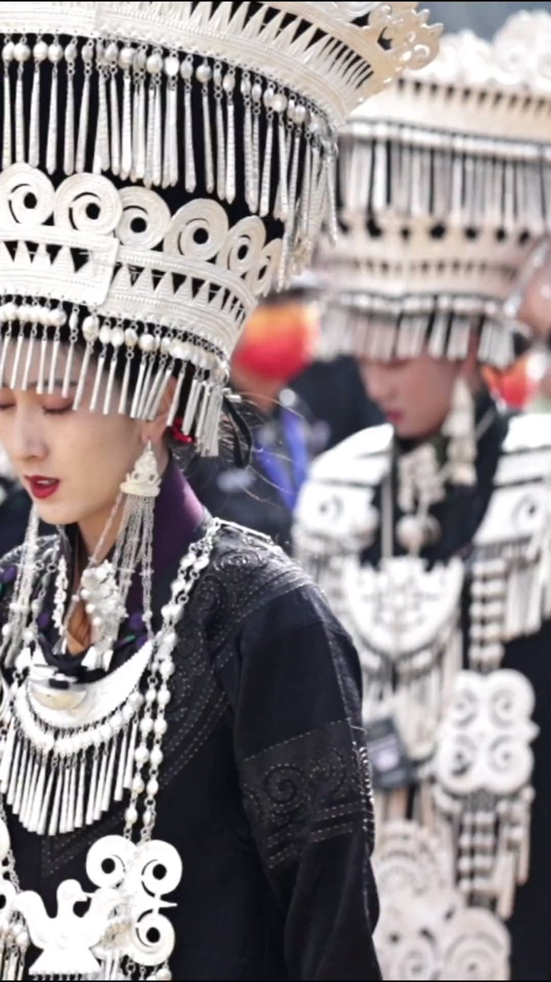 Olivia Wong （互Fo） on Twitter: "What do you think of the traditional #costumes of the Yi people ...