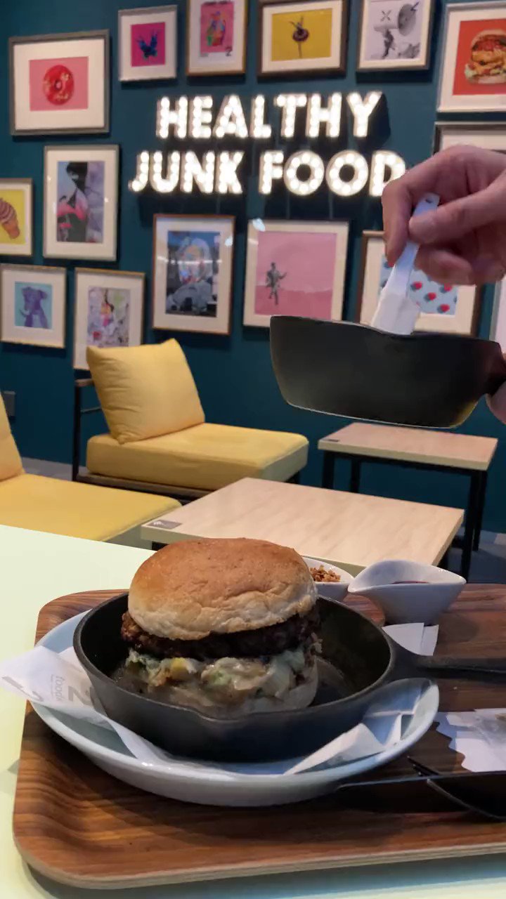 2foods公式 on Twitter: "／ 本日11月11日は #チーズの日 🧀 \ とろーっとした #プラントベースチーズ ソースに包まれる ”メルティチーズバーガー” プラントべース ...