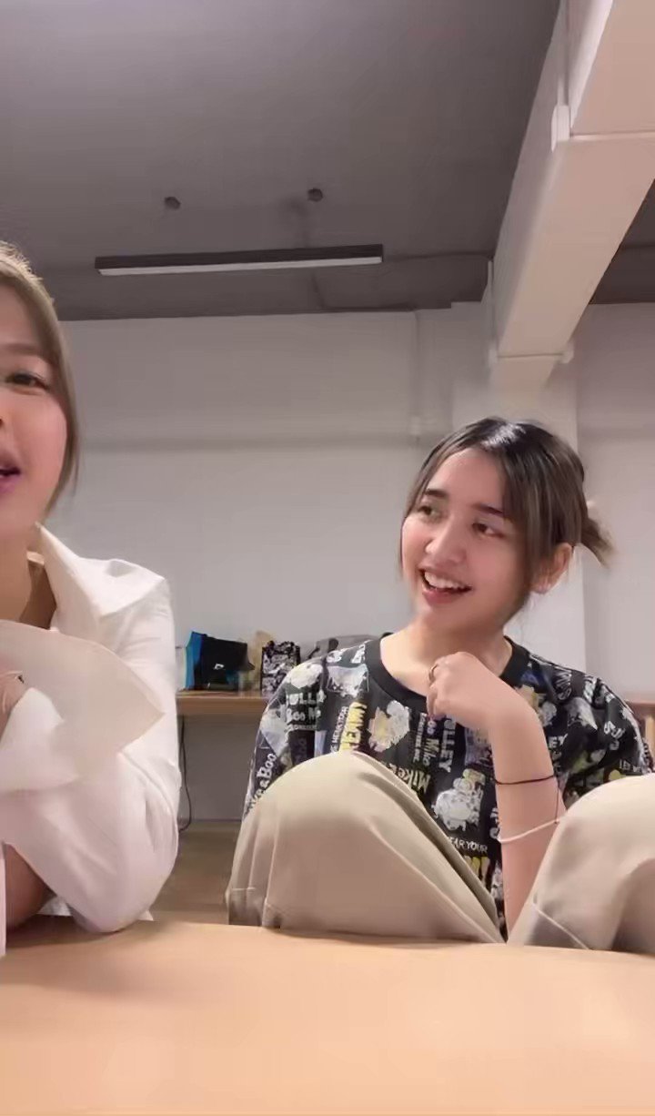 This Day BNK Entertainment News on Twitter: "ว่าจะไม่เฉลยละว่าไม่ใช่โมบาย นั่งอ่านแฟนคลับเดากัน ...