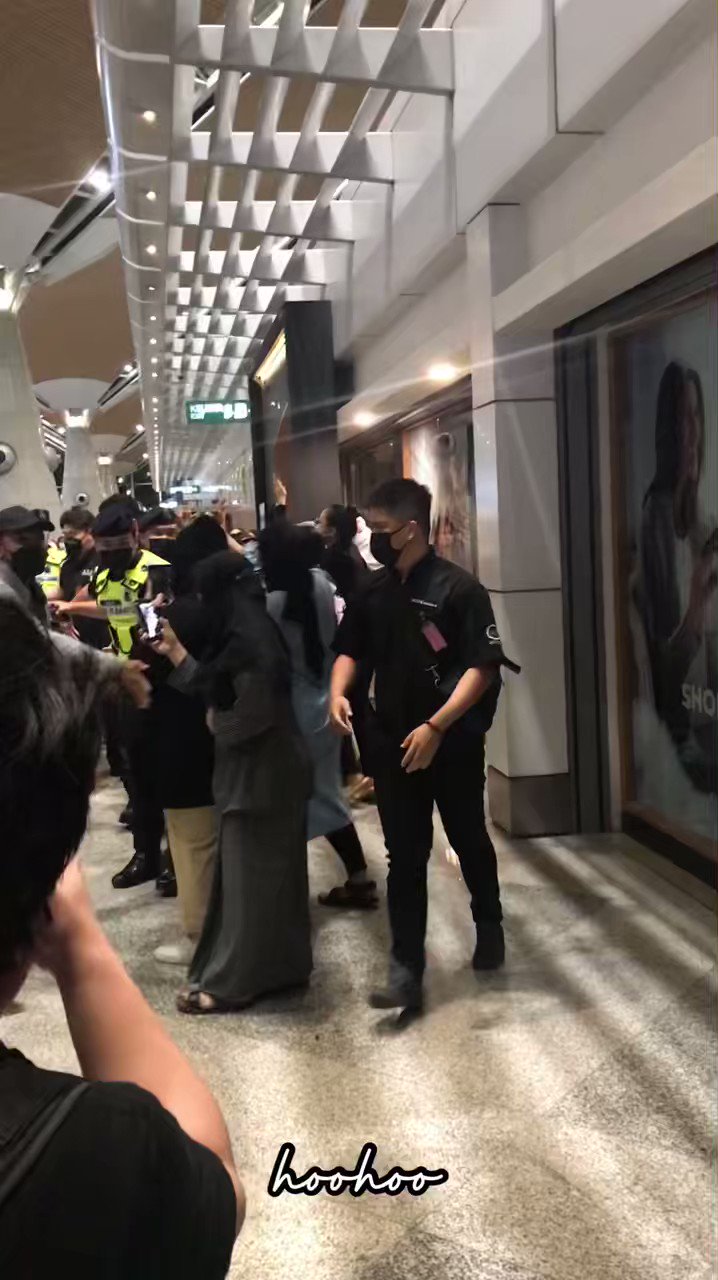 🌻HooHoo🌻 on Twitter: "while waiting for somi song jihyo went back to seoul bye unnieee~ 🥹🥹🥹 # ...