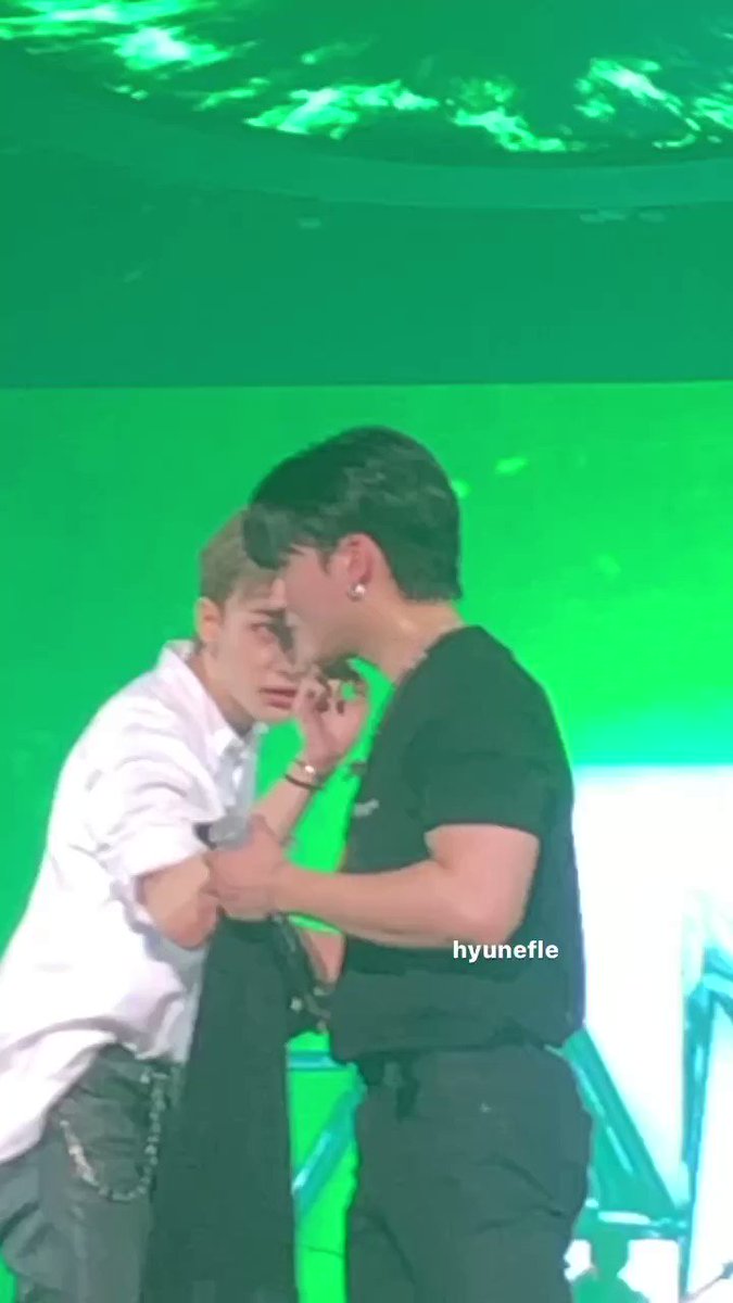 oops-on-twitter-rt-changjinloop-hyunjin-helping-changbin-to-remove-something-from-his-face