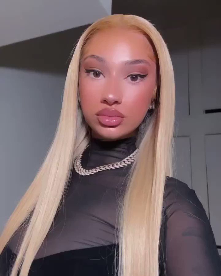 Scholar & Elbow 🎓 on Twitter: "This black woman is Bhad Bhabie but we’re supposed to focus on ...