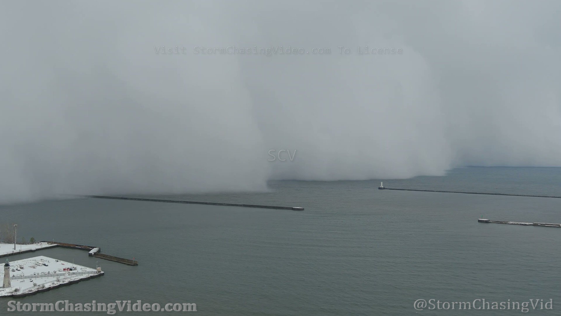 Met4Cast on Twitter: "Drone footage of the lake effect snow over Lake Erie. Clear either side of ...
