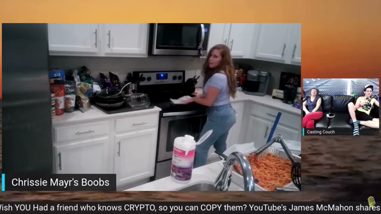 Chrissie Mayr🇺🇸 on Twitter: "Me trying to make “married woman content” https://t.co/Xv9qfqIXkD ...