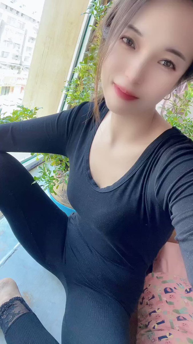 少妇 紧身裤 这少妇太骚了 把腿劈开了 想被插了 少妇 紧身裤 我爱美熟女 Lklcookie