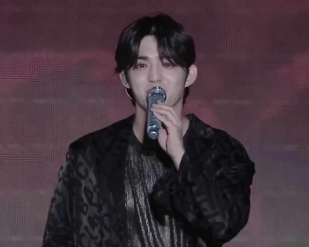 On Twitter 준 형만 아쉽고 다 괜찮아 너 정말 나한테 왜 그래 니가 이상해짜나 너도 이상했어~ 모두가 다 재밌을