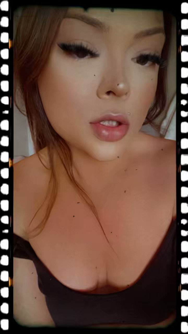 Imogen Loxley on Twitter: "Would you strip 4 me??? 🥀 https://t.co/4t6LCVqcaY" / Twitter