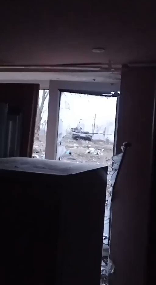 MilitaryLand.net on Twitter: "📽️Ukrainian tank engaging Russian troops in the area of Bakhmut, # ...