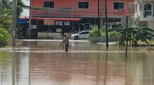 Cnc3tv On Twitter A Resident Tests The Depth Of The Water At Suchit