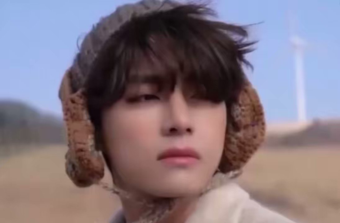 THV🎄 on Twitter: "Our winter bear, kim taehyung. Welcome taecember 🫶🏼🥹 https://t.co/YcGxjlRQMe ...