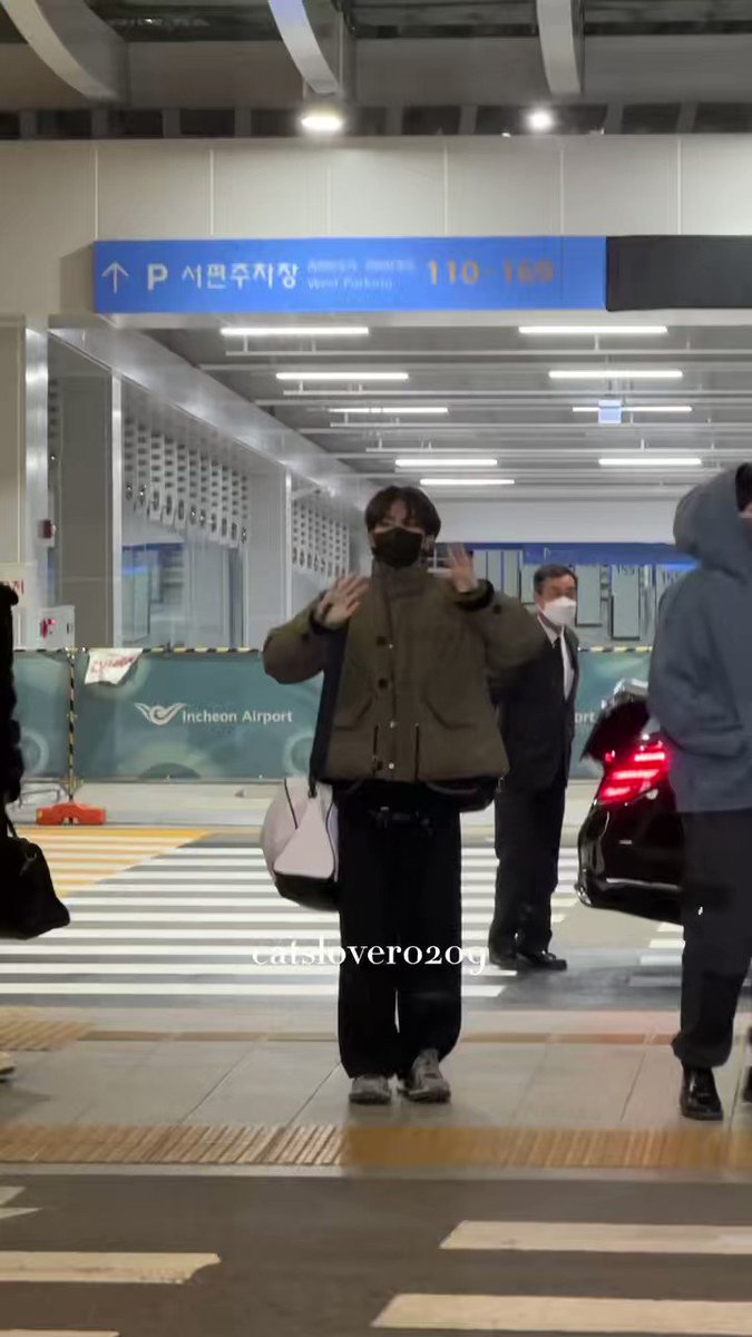 ENHYPEN FANSITE on Twitter: "[VIDEO] 221202 Jungwon – ICN Incheon Airport (Departure) #ENHYPEN ...
