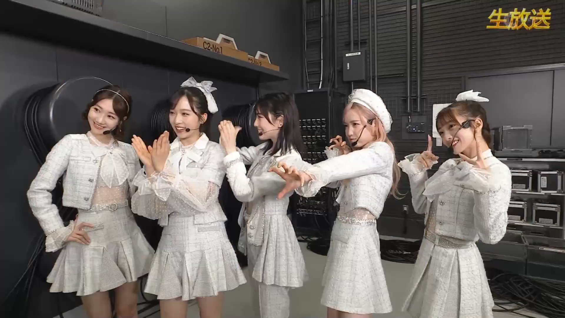 lunamoth on Twitter: "RT @hitomi011006: AKB48 나왔당 https://t.co/3bY7oi7UYg" / Twitter