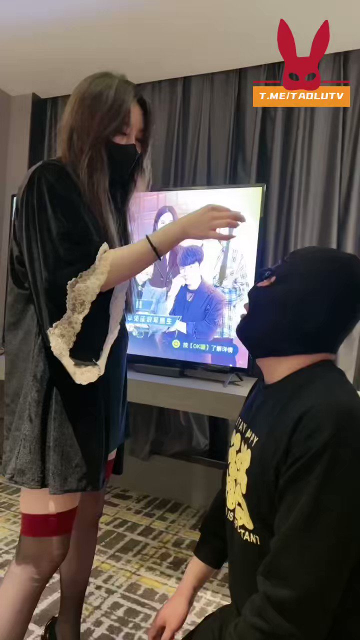 绿帽NTR视频 on Twitter: "绿帽羞辱视频《老婆拿刚做完爱的套套给绿帽老公吃，太羞辱了》 #绿帽视频 #绿帽男友 #绿帽癖 #绿帽羞辱 #绿帽情节 #绿帽老公 #吃精液 #吃套套 ...