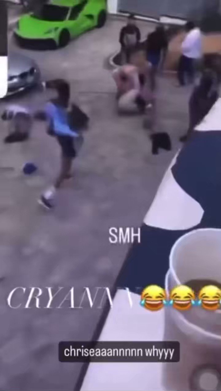 Girlfight Page On Twitter Blueface Girlfriend Beats Up His Sister And
