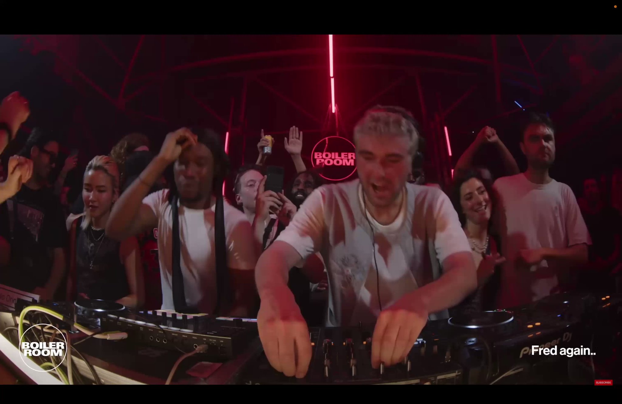 camoufly 🌟 on Twitter: "i love fred again omg 😍😍😍 https://t.co/IOZo73Nud4" / Twitter