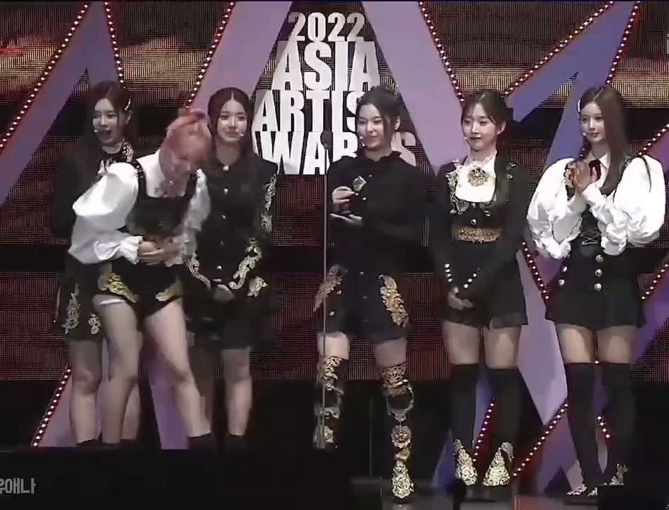 nmixx pics on Twitter: "#KYUJIN speech receiving NMIXX’s “AAA Emotive Awards” on 2022 Asia ...