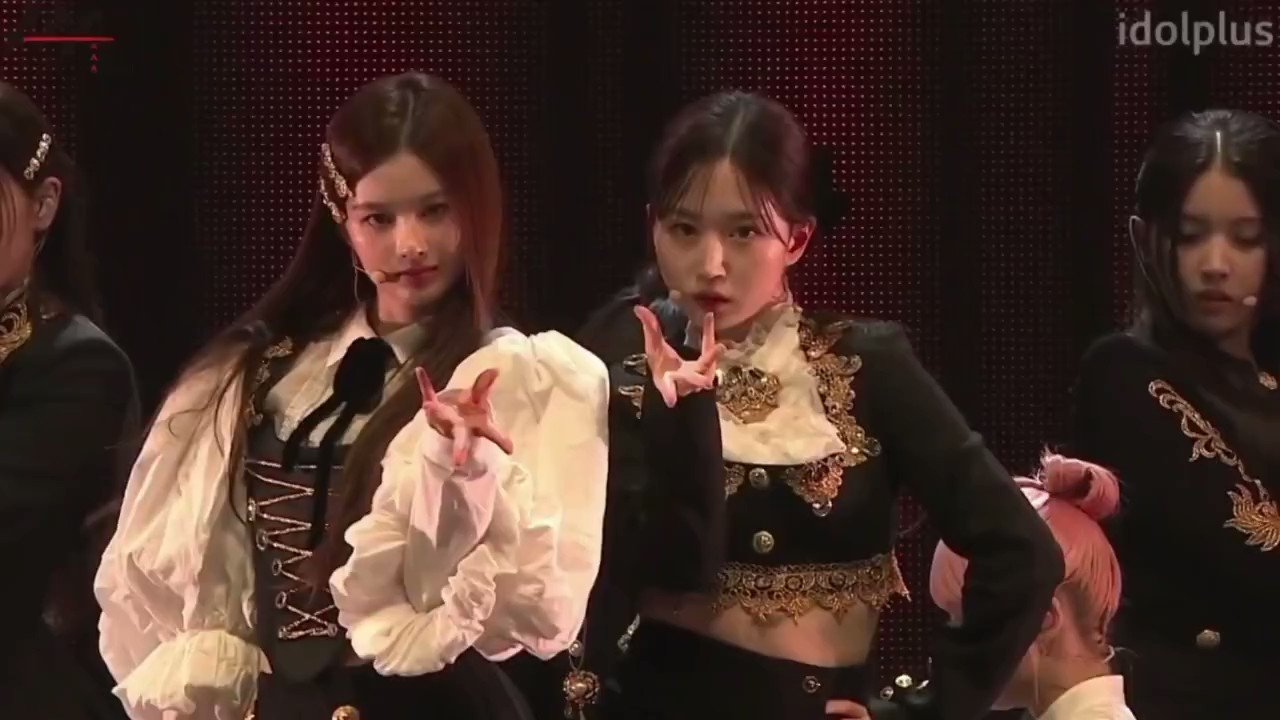 nmixx pics on Twitter: "#NMIXX DICE performance on 2022 Asia Artist Awards (AAA) https://t.co ...