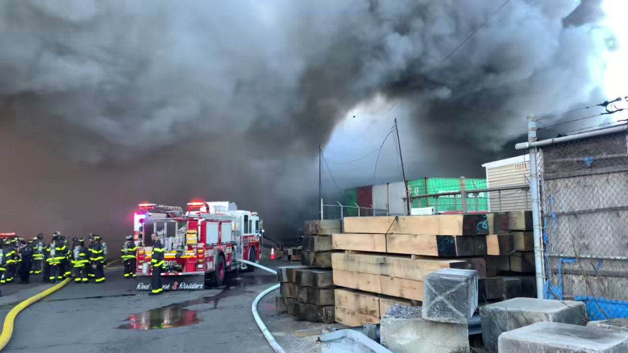 Fdny On Twitter Fdny Members Are Currently Operating At A 3 Alarm