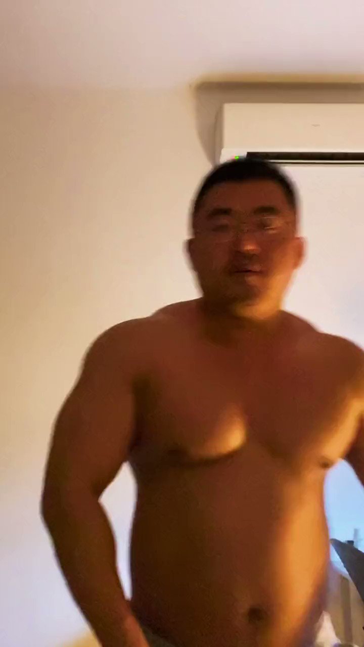 beefymuscle.com on Twitter: "Hot beefy pecs! https://t.co/Oojza3ekSr #beefy #massive #musclehunk ...