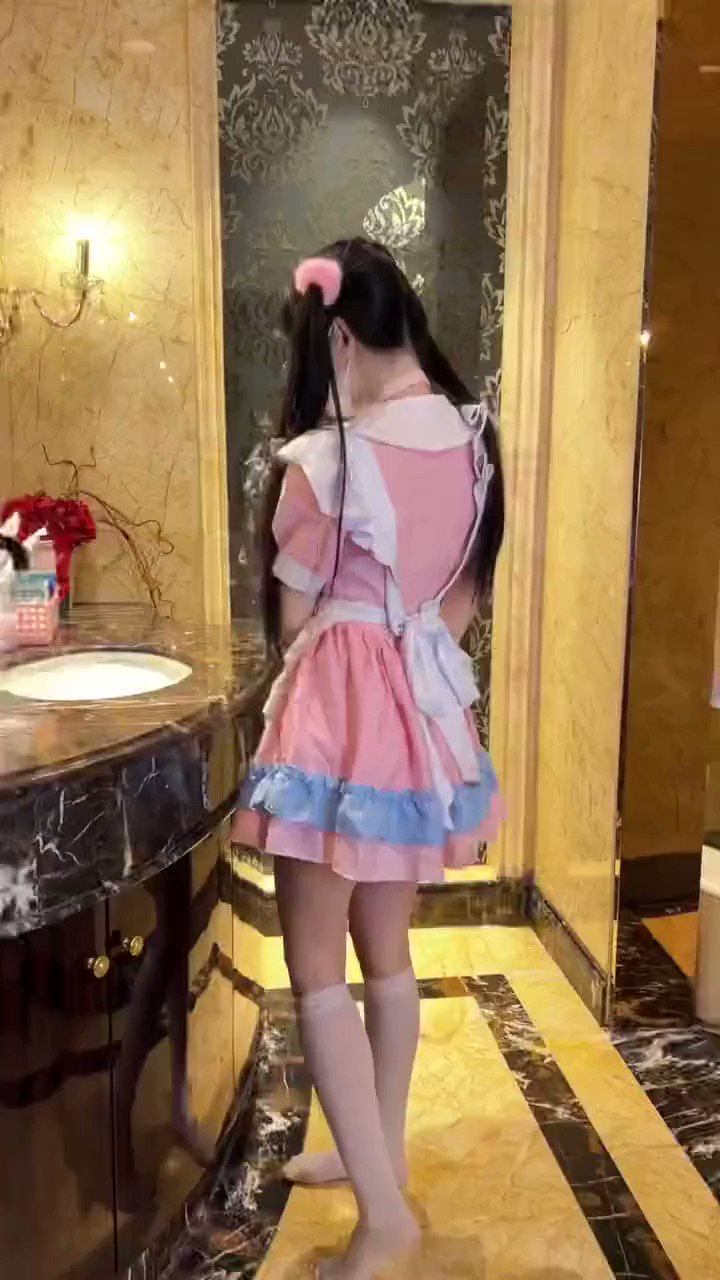 人妻网红😍电报群巨乳骚逼贱婊子直播闪现抖音快手裸舞抖奶抖音风 Laurienat3 Twitter
