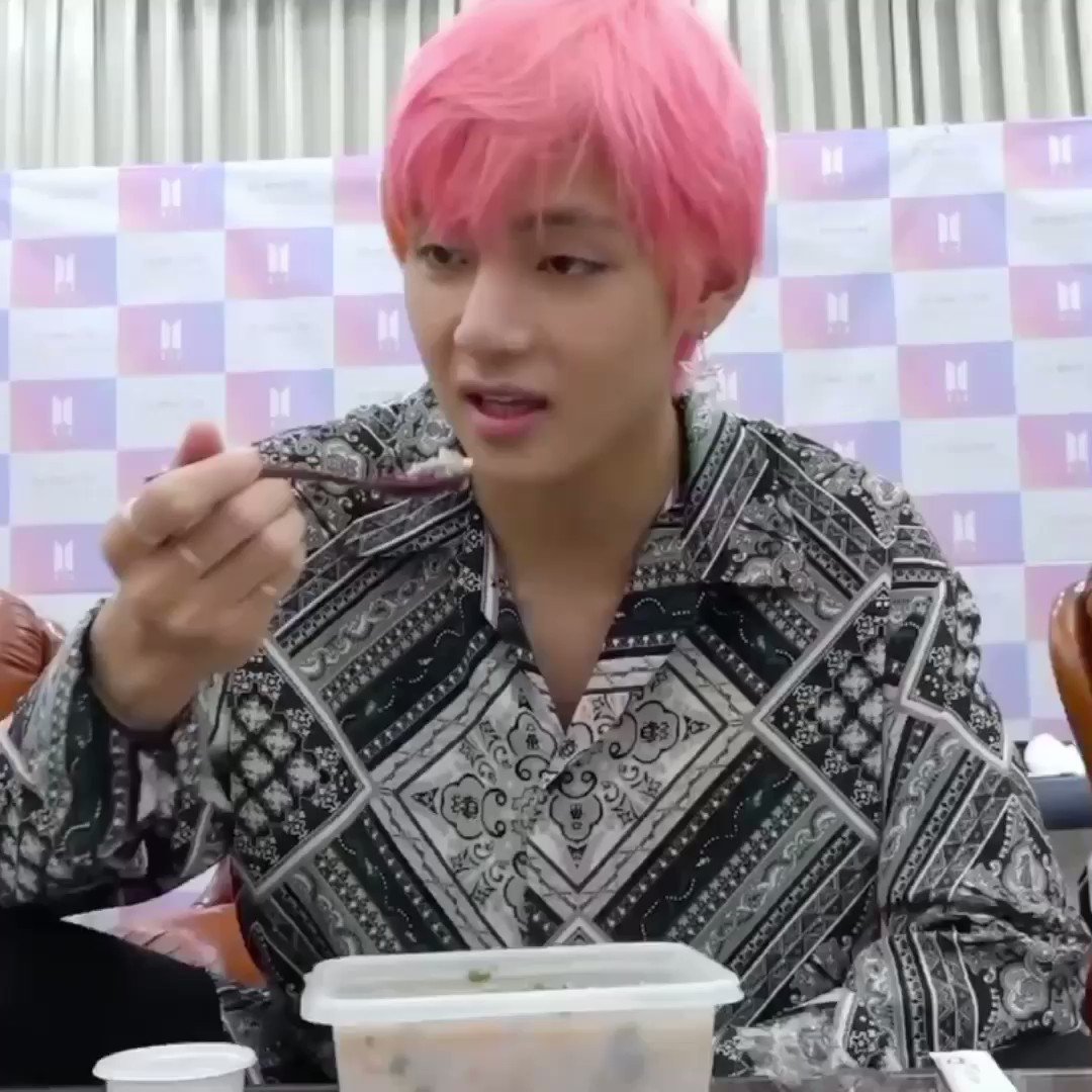 random taehyung things on Twitter: "taehyung struggling to eat after he took his wisdom tooth ...