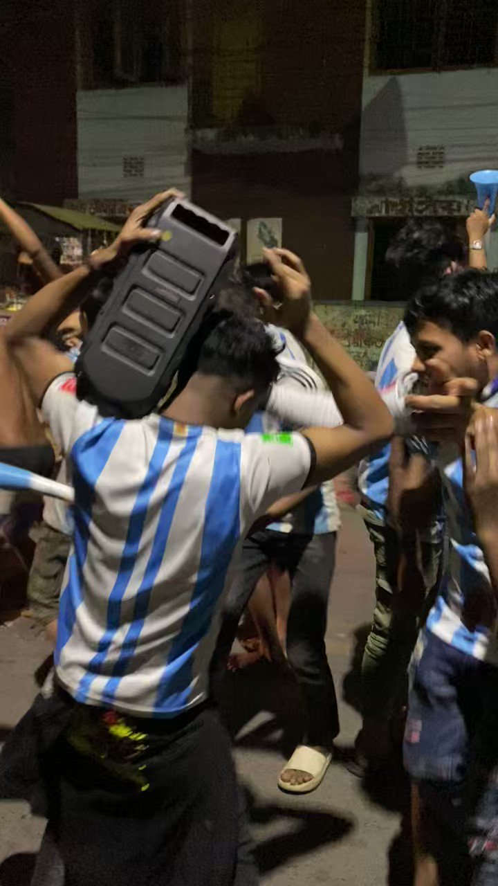 Saif Hasnat on Twitter: "A Dhaka I've never seen! Nobody ever seen! Argentina won the World Cup ...