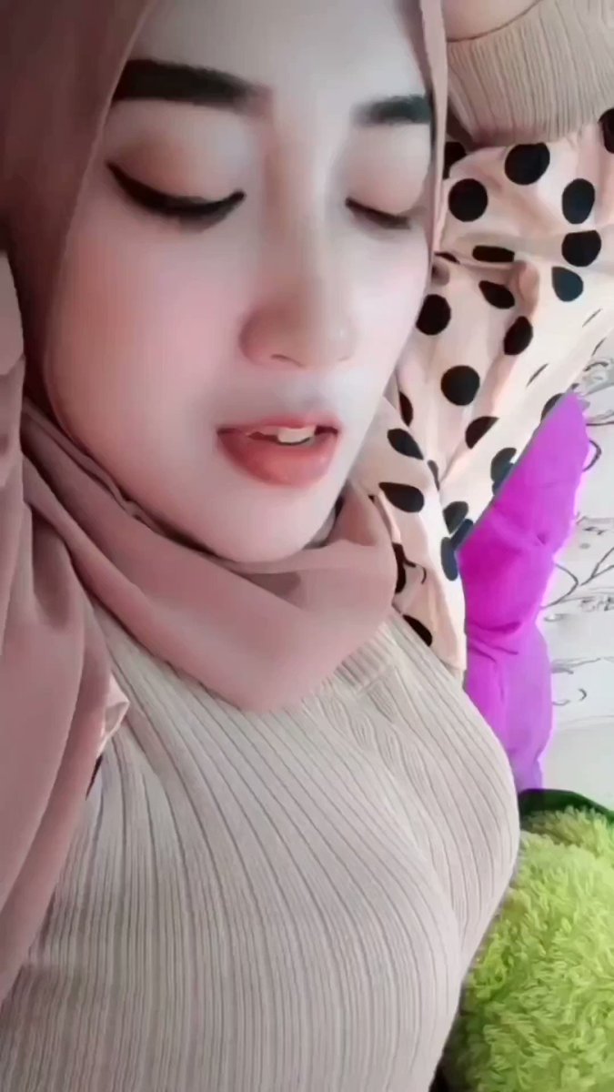 SiMaya on Twitter: "Enakan dibawah daripada diatas 😌"