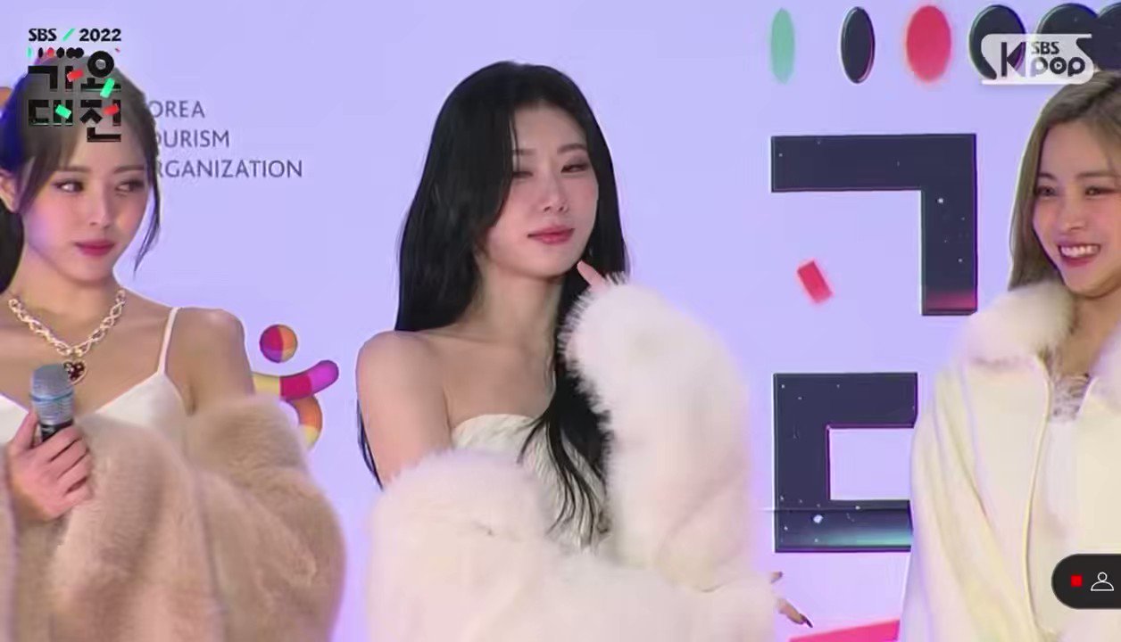 itzy elite🌹 on Twitter: "221224 ITZY @ITZYofficial 2/2 SBS Gayo Daejeon Red Carpet https://t.co ...