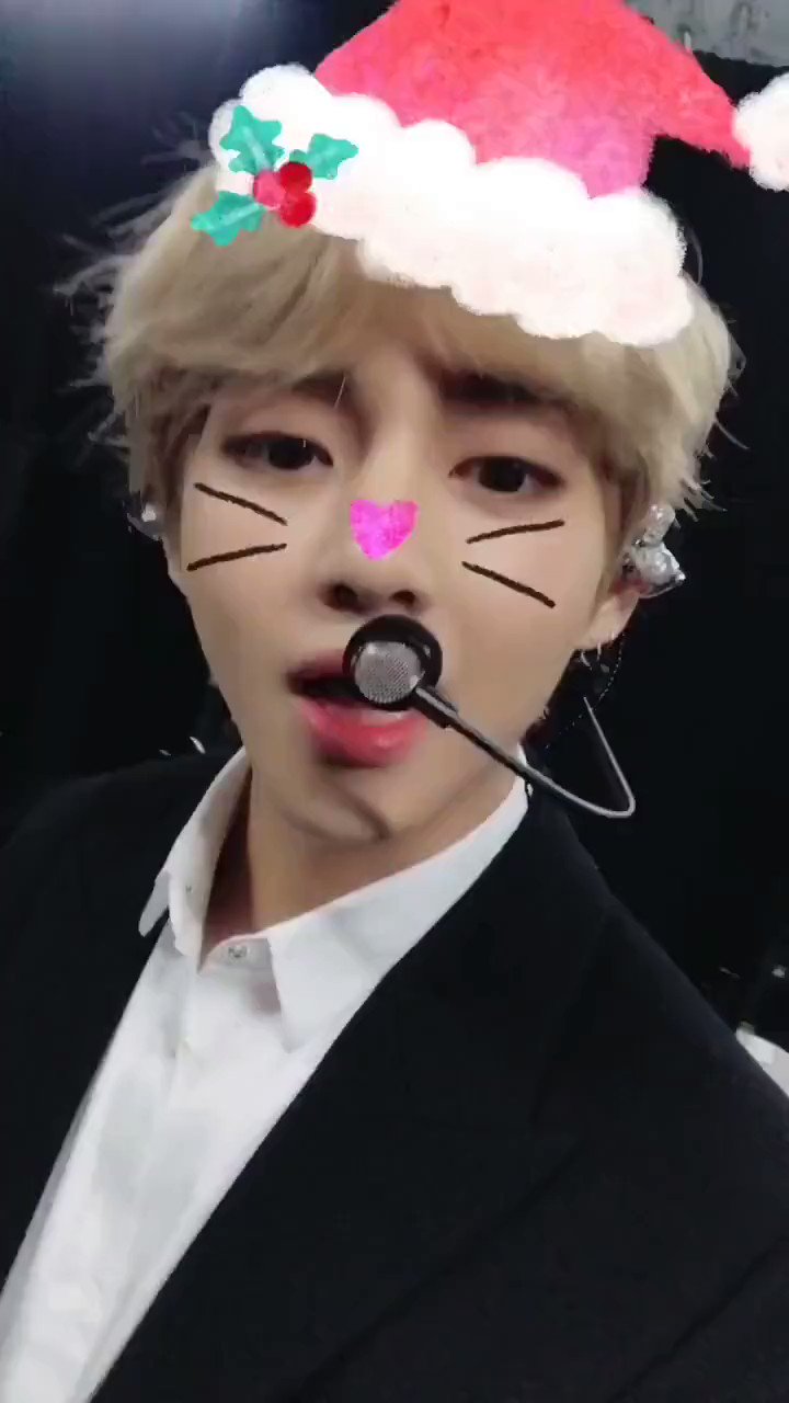 random taehyung things on Twitter: "taehyung saying merry christmas (cute and funny ver) https ...