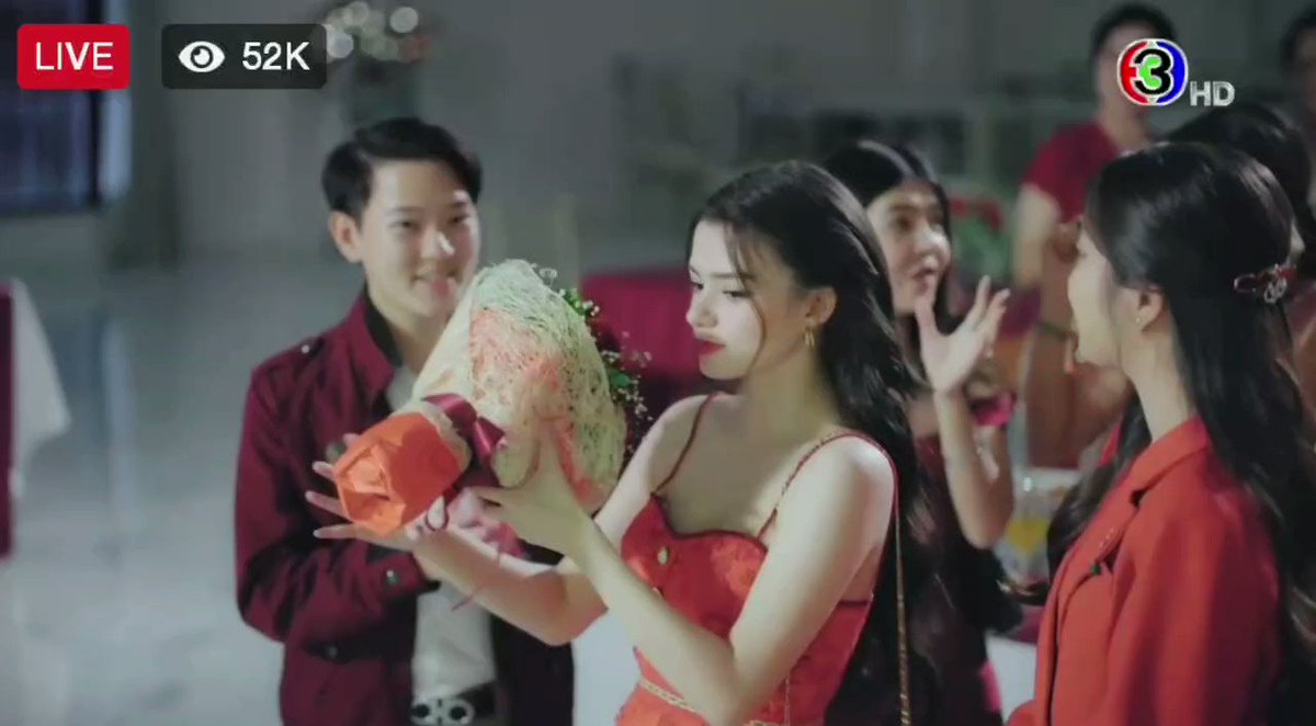 BECKY FANCLUB 🎁🎄 on Twitter: "หรือว่า...ม่อนจะเป็นเจ้าสาวคนต่อไป FREENBECKY XMAS EVE #ทฤษฎีสี ...