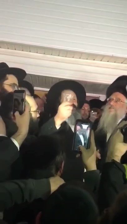 Hasidic on Twitter: "רובאשקין באפרייאונג זאת חנוכה פינעף יאר צוריק"