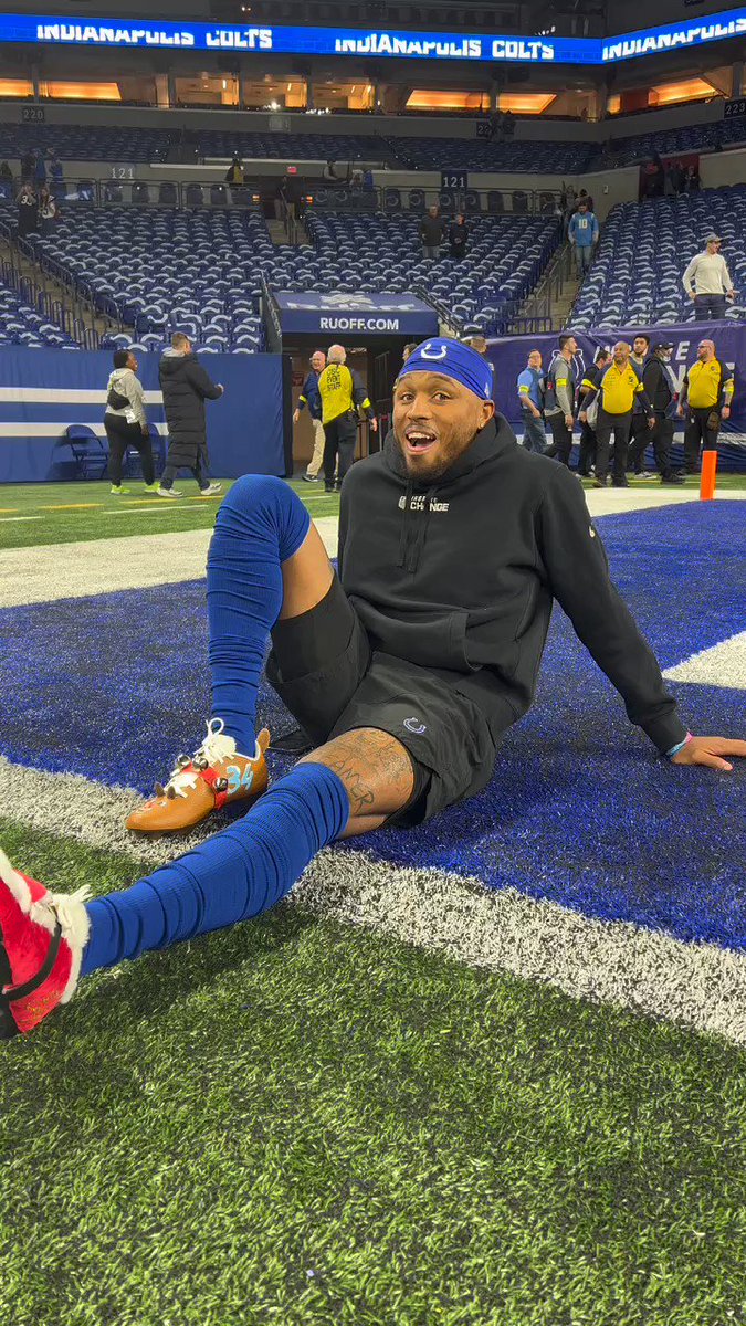 NFL Chile 🏈🏈 on Twitter: "RT @Colts: Holiday cleat heat 🔥"