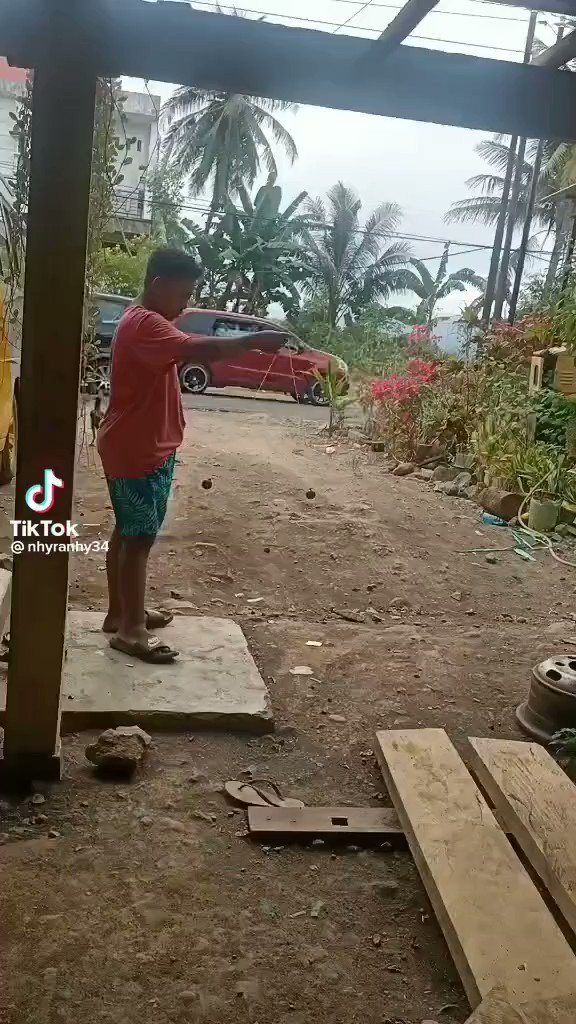 Nakula on Twitter: "Lato lato terpanjang, cara mainnya keren. 👏👏 https://t.co/2CcSg3w63M" / Twitter