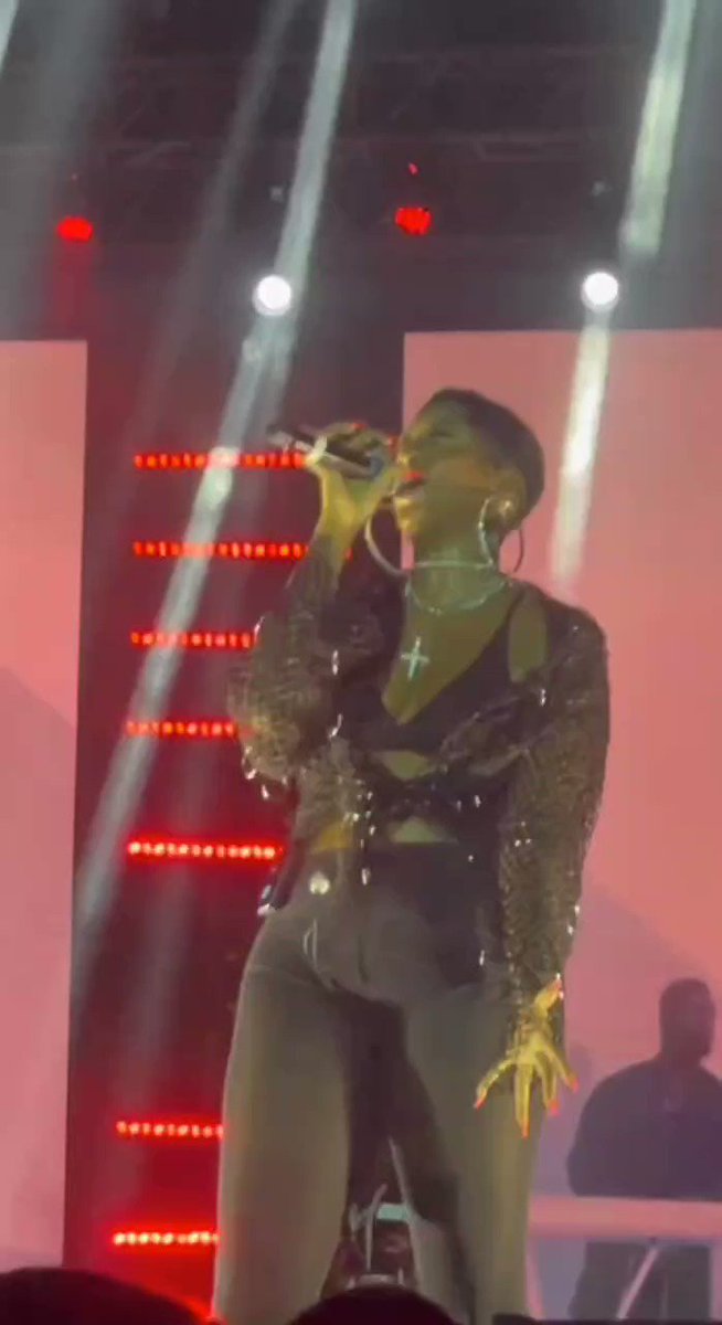 Hanss on Twitter: "RT @ivierawo: Watching Tiwa Savage twerking on stage was the highlight of ...