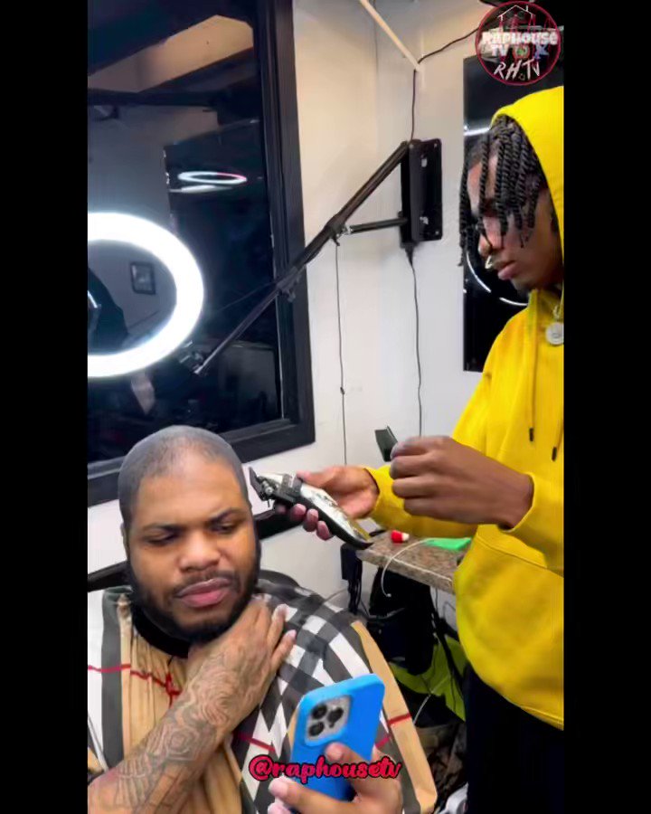 Raphousetv (RHTV) on Twitter: "Barbers today be Doin the most with that Chalk😭💈🤣 No Bap💀 https ...