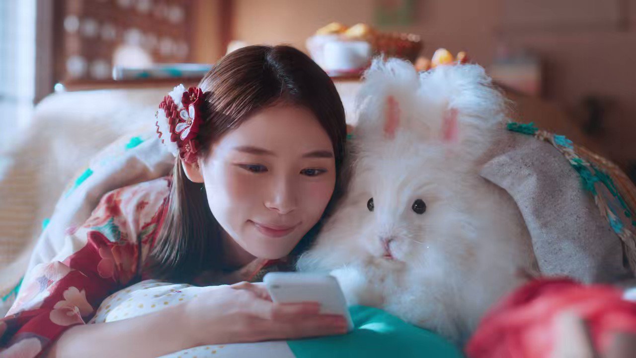 朝日 奈央 on Twitter: "アンゴラウサギと「LINEあけおめスタンプ」のWEBCMに出演中です🎍🐇 みんなあけおめスタンプは送ったかなー？♡ https://t.co ...