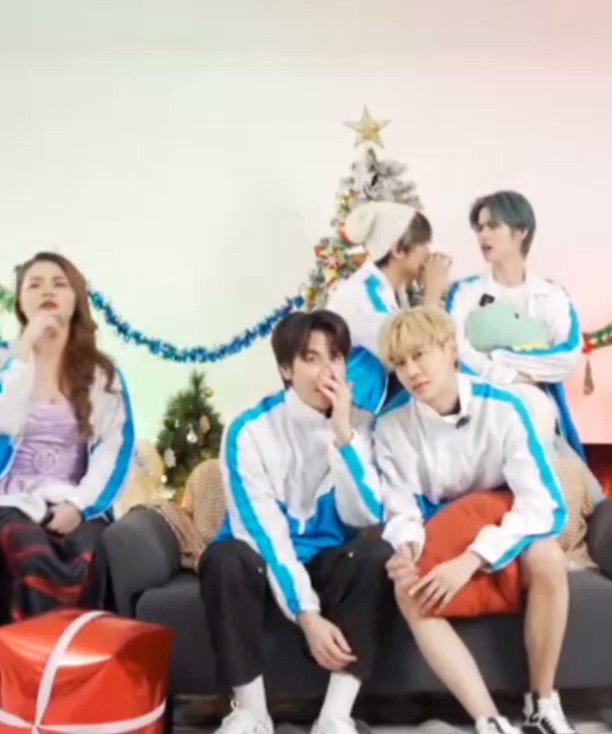 BOUN NOPPANUT 🪢 FANCLUB MÉXICO on Twitter: "RT @BounMexico: always in his own world 🥰🥰🥰🥰 # ...