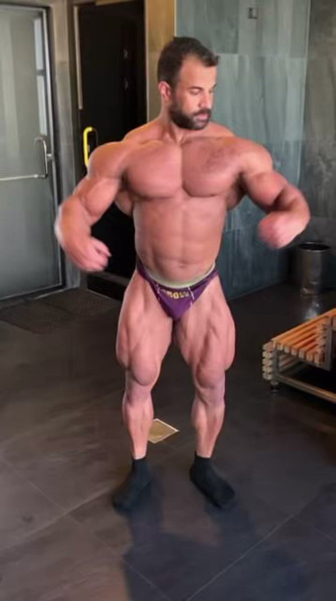 MuscleJacking on Twitter: "Muscle daddy relax pose , Ahmed Wardany 🇪🇬"