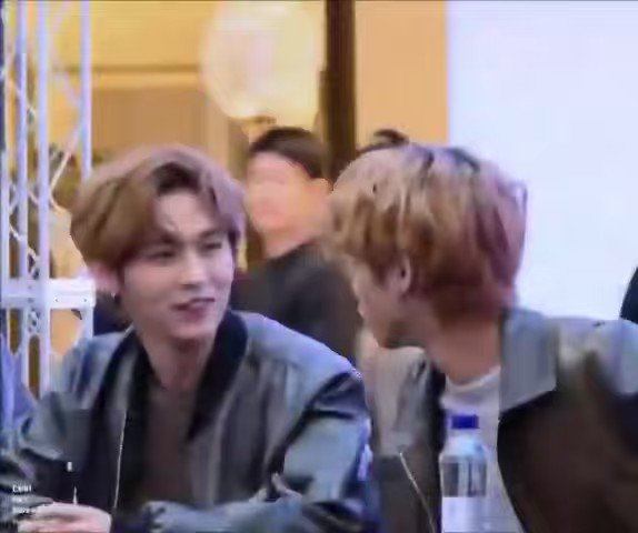 did minsung happen today? on Twitter: "that time lee know saw han’s mom at their fansign, told ...