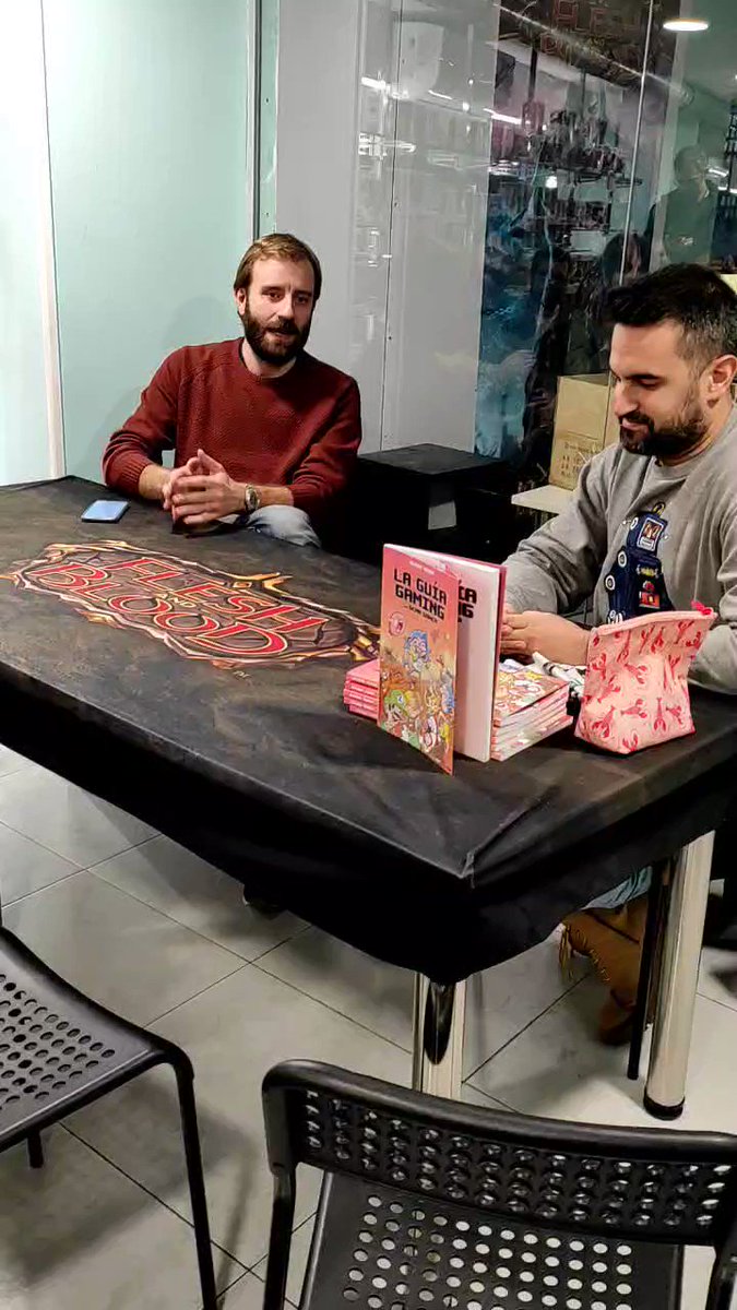 Distrito Zero on Twitter: "Llenazo esta tarde con @TrickyTrapper presentando su Guía Gaming en ...