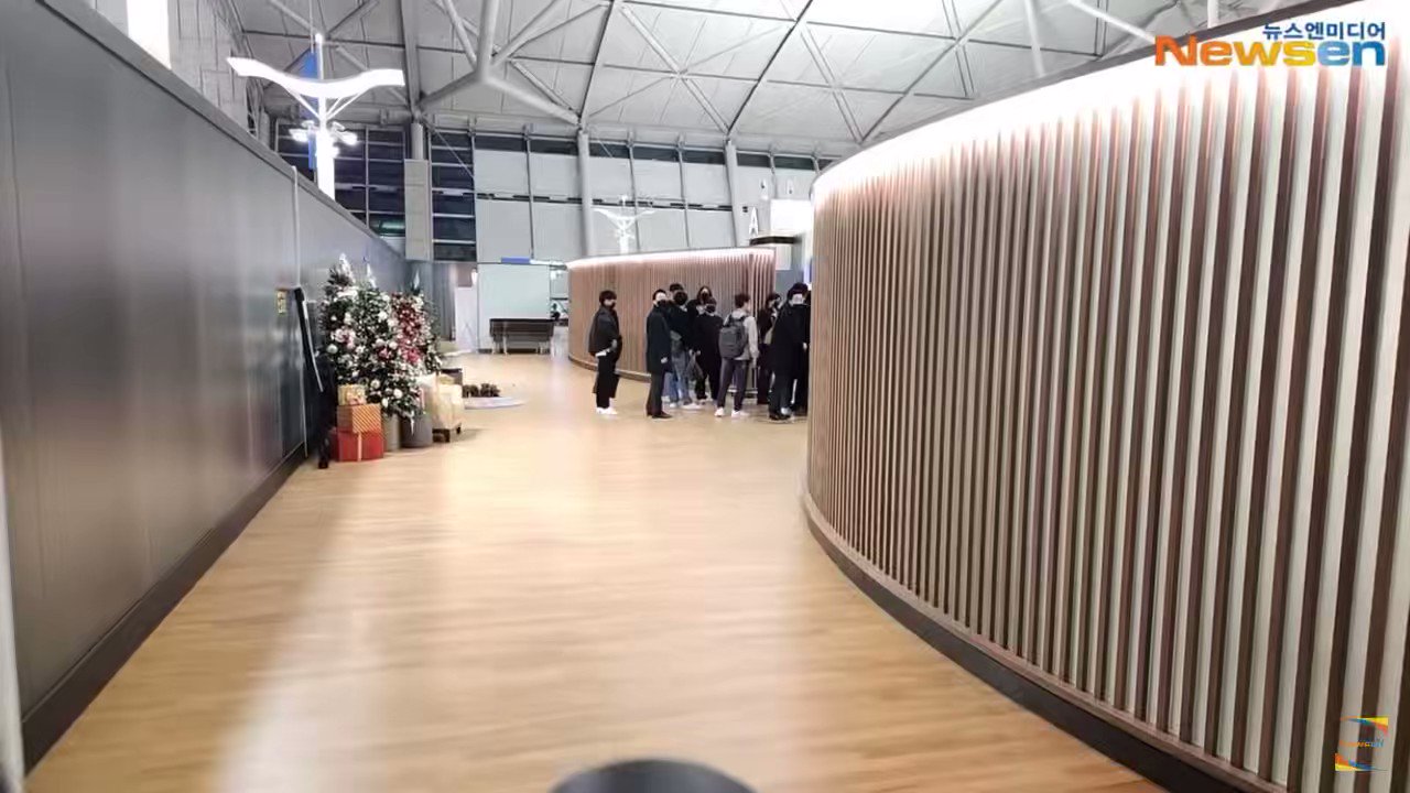 ENHYPEN WEVERSE on Twitter: "[AIRPORT] 230105 ENHYPEN at Incheon Airport on their way to ...