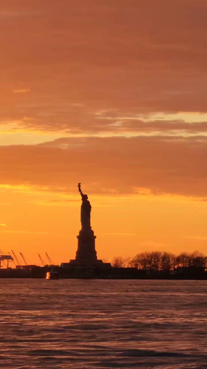 Rod Askarov on Twitter: "Hello 2023 ☀️ #HappyNewYear2023 https://t.co/1IDtDS5468" / Twitter