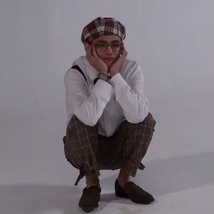 random taehyung things on Twitter: "taehyung falling backwards https://t.co/YYj0BDjZgw" / Twitter