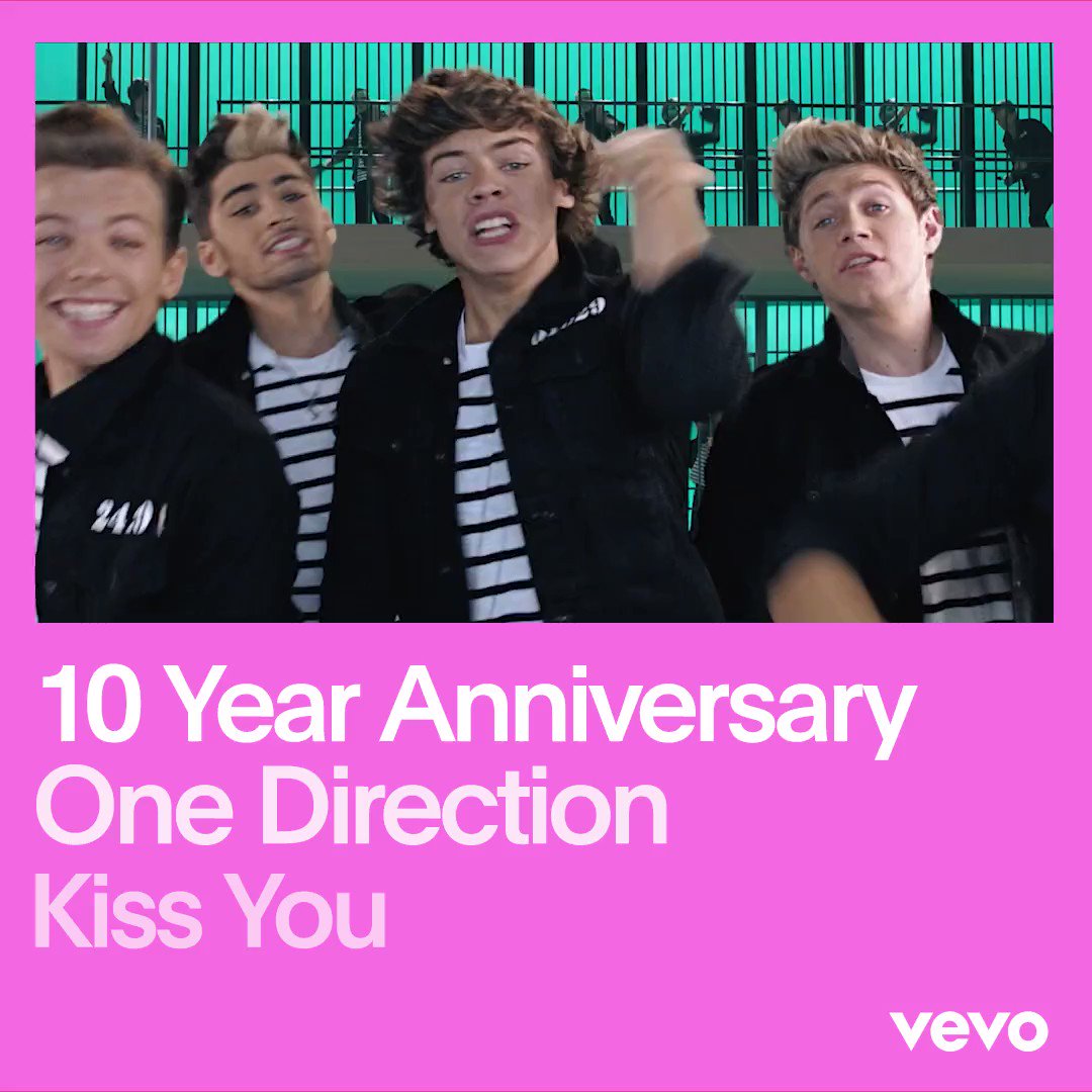 One Direction Kiss You Album Cover